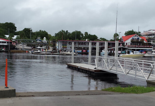 Explore - Steinhatchee River Inn & Marina scalloping and fishing
